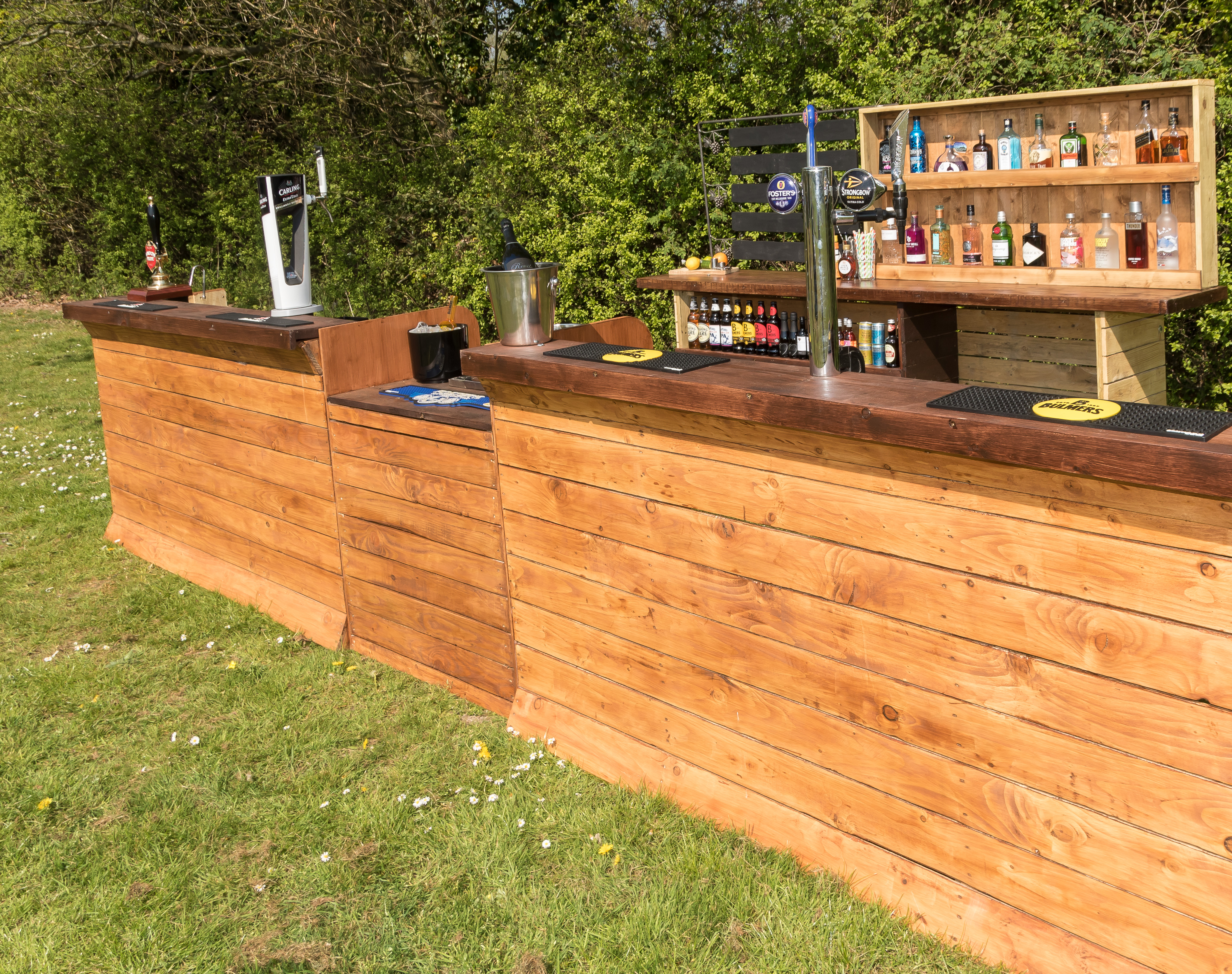 Hire a bar in Surrey - Hops & Bubbles mobile and outside bars