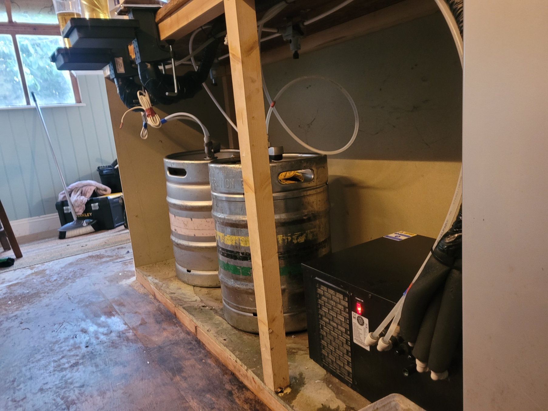 Pub shed draught beer setup - Sorting out a messy install! - Hops & Bubbles