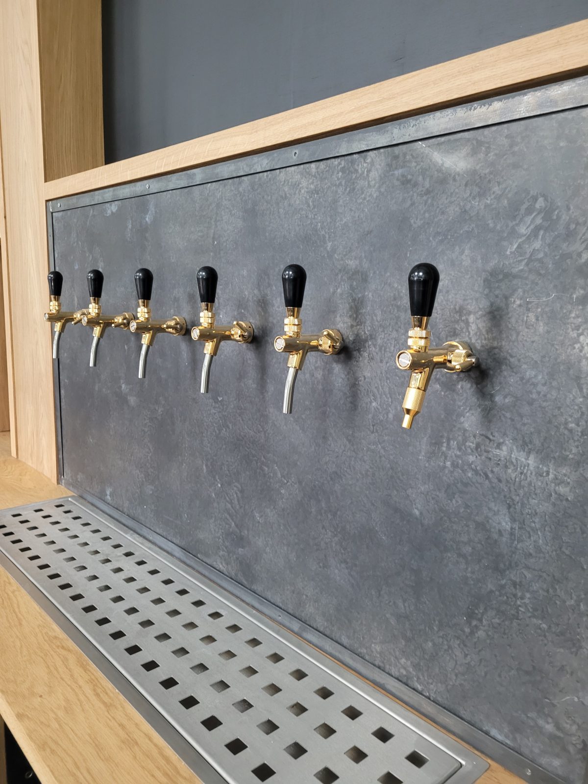 Draught drink dispense installs – Beer, cocktails and wines
